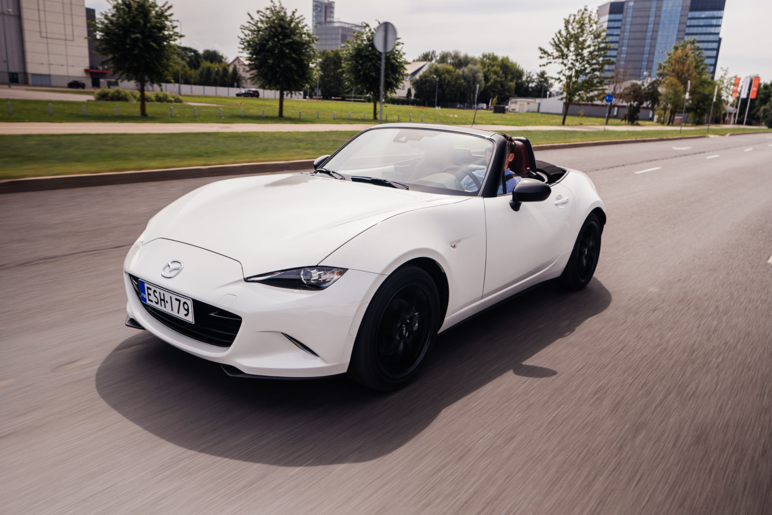 アバルト124スパイダーの中古車価格は？｜ベースとなったマツダロードスターとの違いを紹介 | Ancar Channel